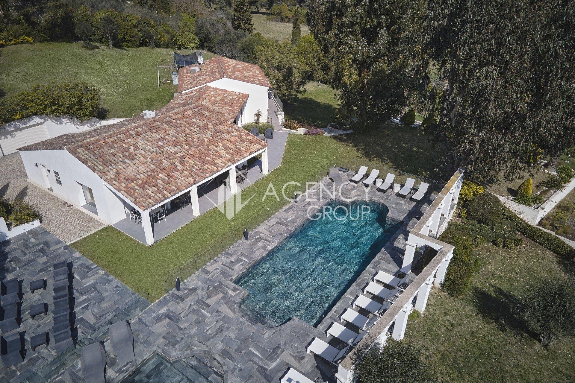 Te koop - Mougins - Charmante villa in een prestigieus domein